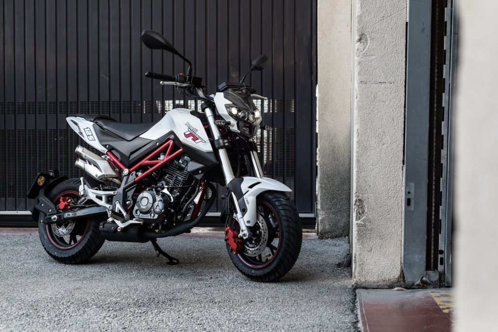 Win een Benelli TNT 125! - Motorrijder