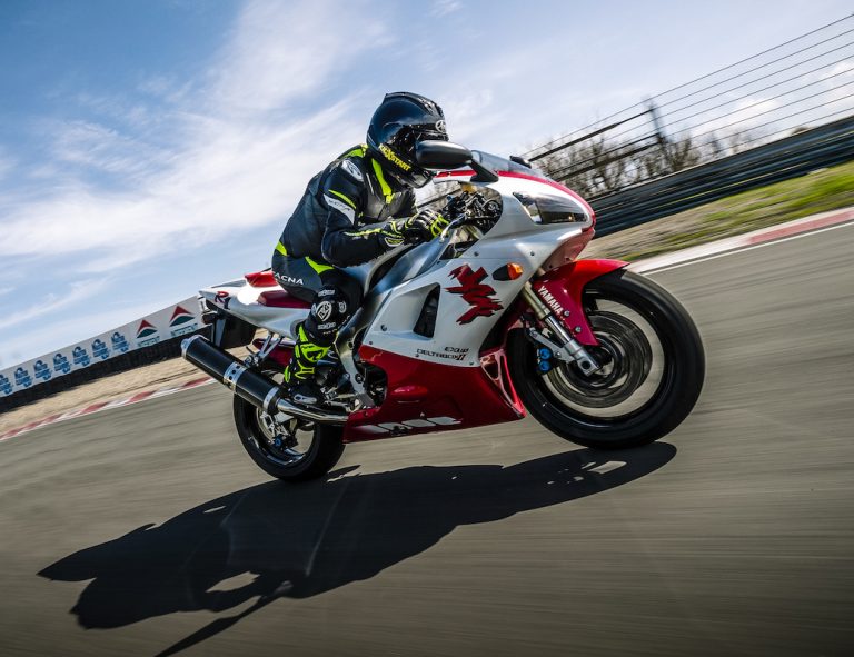 25 jaar Yamaha R1 - Motorrijder