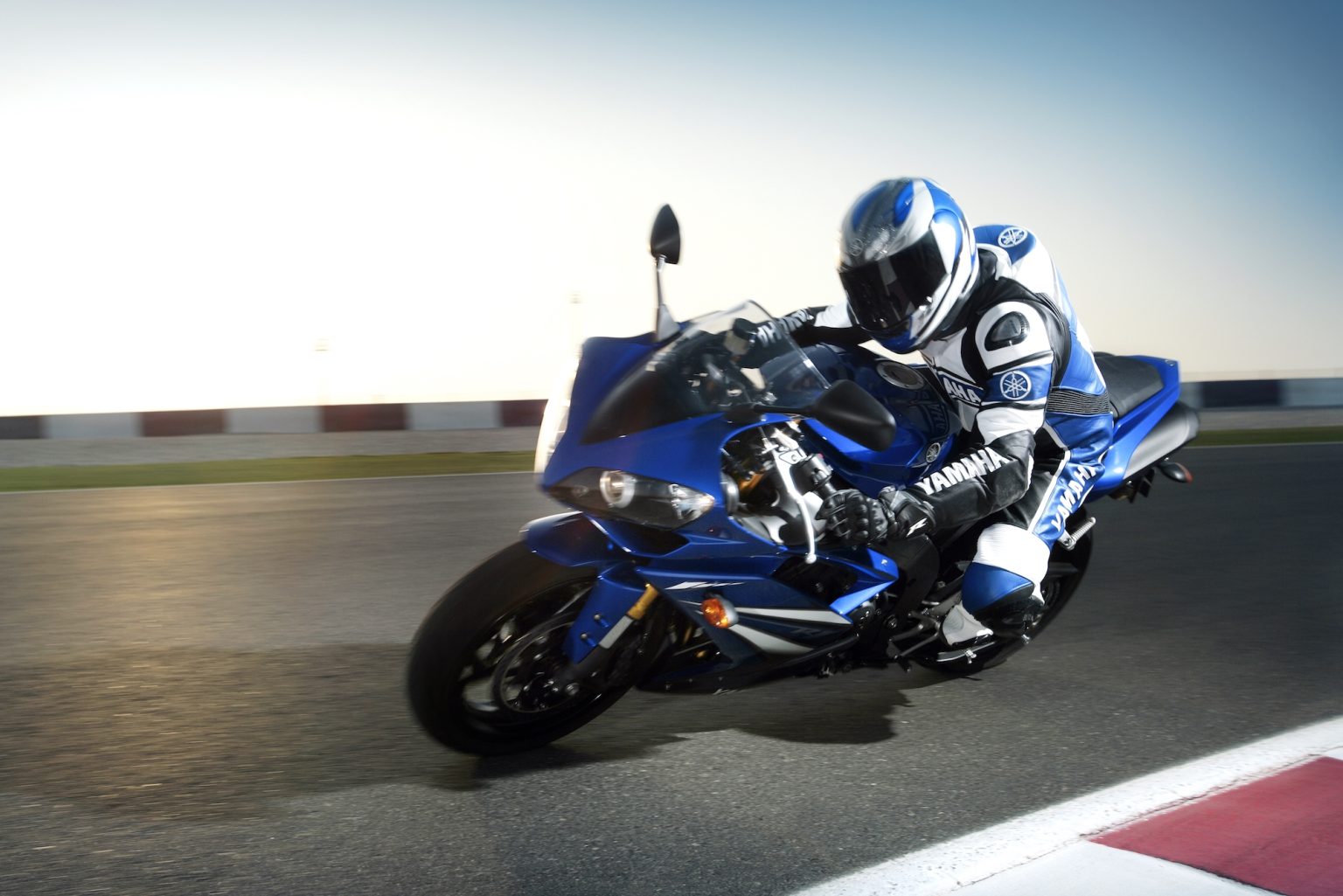 25 jaar Yamaha R1 - Motorrijder