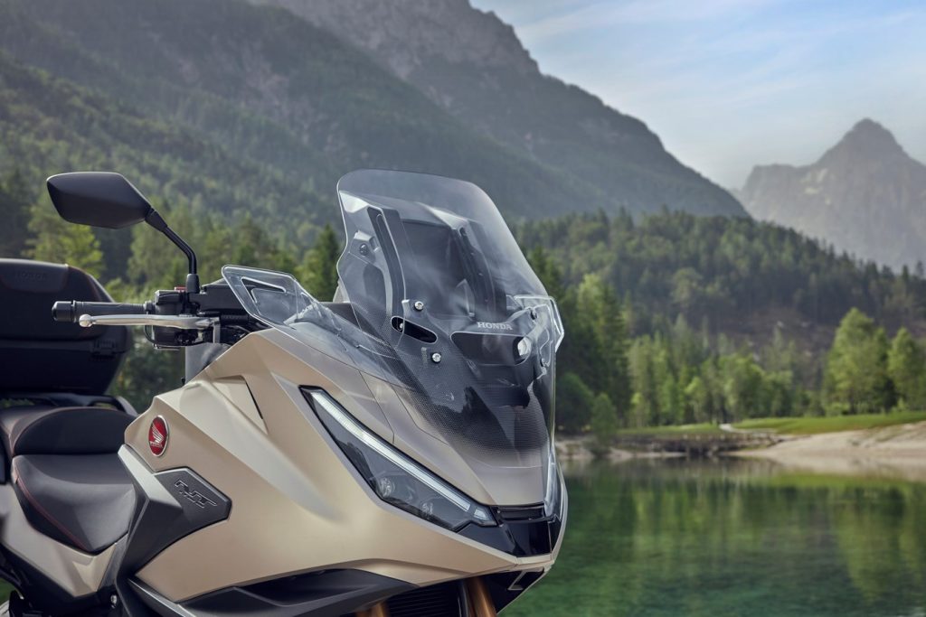 Honda NT1100 nu ook met elektronische vering - Motorrijder