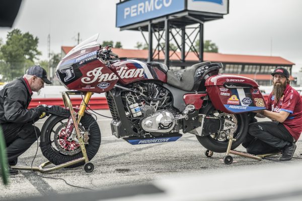 King of the baggers: Bigger is better! - Motorrijder